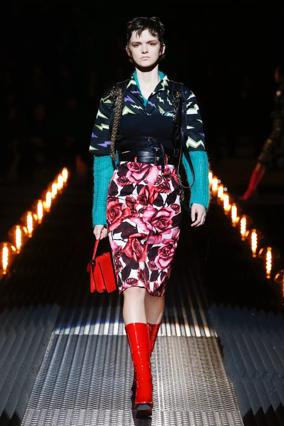 这个女性主义的时装品牌，办了一场“怪秀”__凤凰网