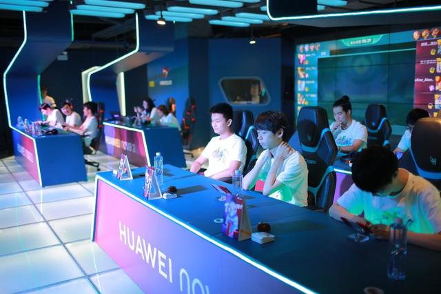 华为nova4联手eStarPro战队，游戏实力派体验再升级__凤凰网