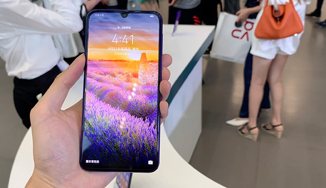 配499元蓝牙耳机，华为nova5 Pro星耀礼盒版上手__凤凰网