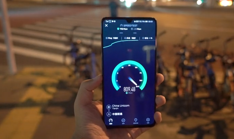 华为5G手机街边网速实测超800M/s，定价6199元，小米定价会更低？__凤凰网