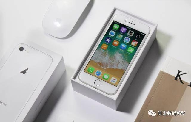 3999元的iPhone8，对比2999元的小米9，你会选择哪一款？__凤凰网