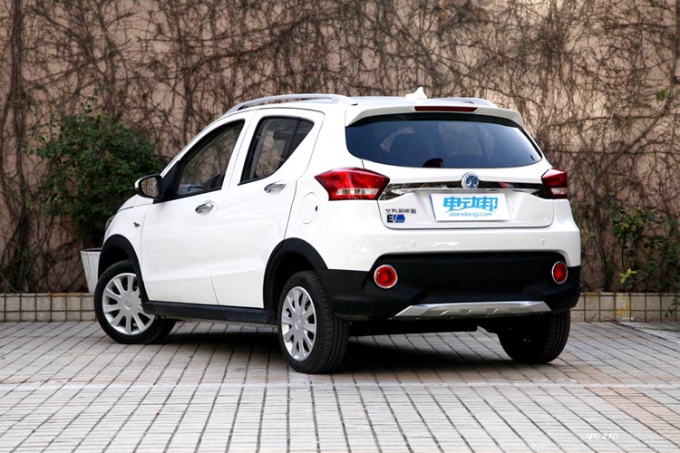 搭载磷酸铁锂电池，补贴后5.58万，北汽新能源EC220增加新车型__凤凰网