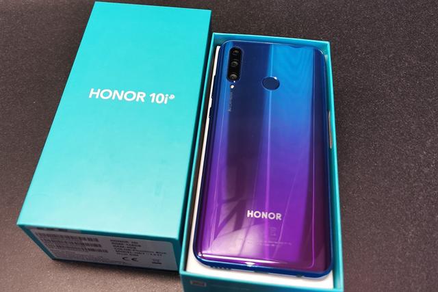 荣耀10i真机开箱：麒麟710三摄机型、前置3200W像素强力自拍__凤凰网