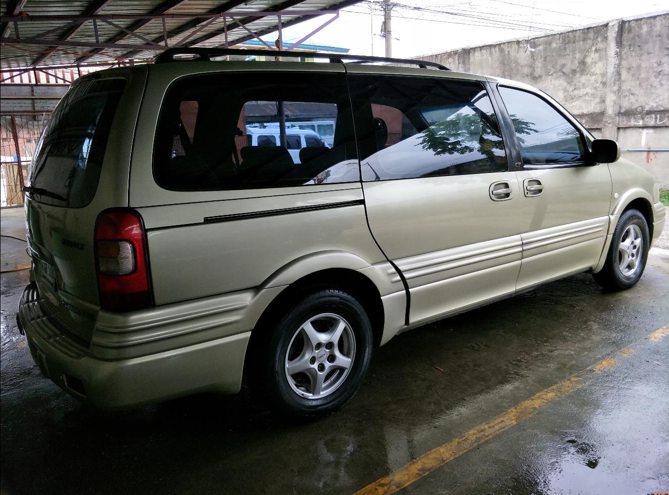 出口菲律宾的“别克GL8”，怀挡大V6竟然可以座10人！__凤凰网