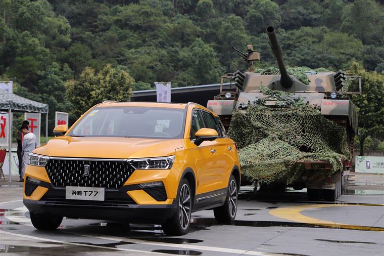 试驾奔腾T77丨体验“铁甲之魂 强者挑战营”的王者风采__凤凰网