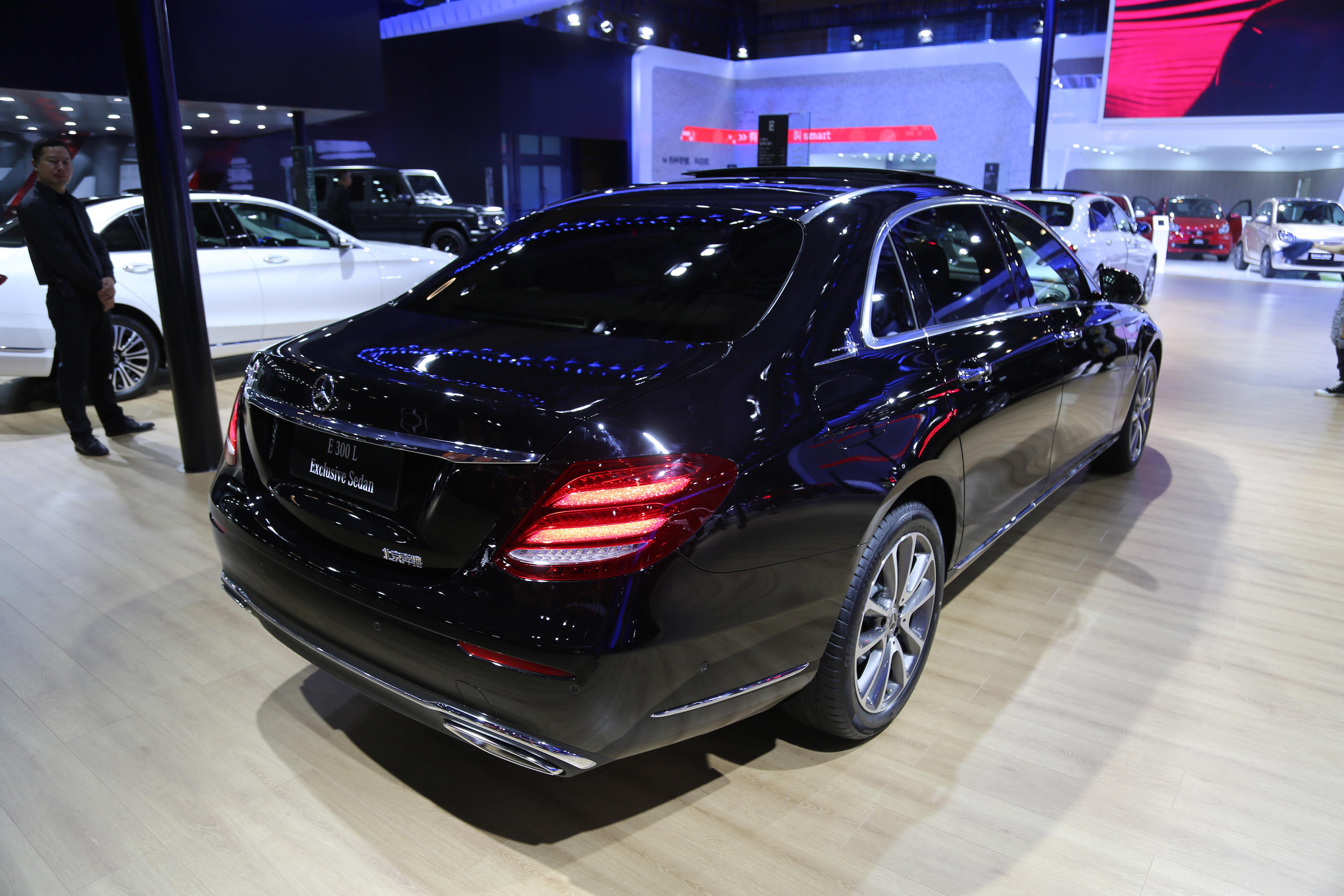 迈凯伦720S、奥迪S7轿车、奔驰E300 L ，你选谁？__凤凰网