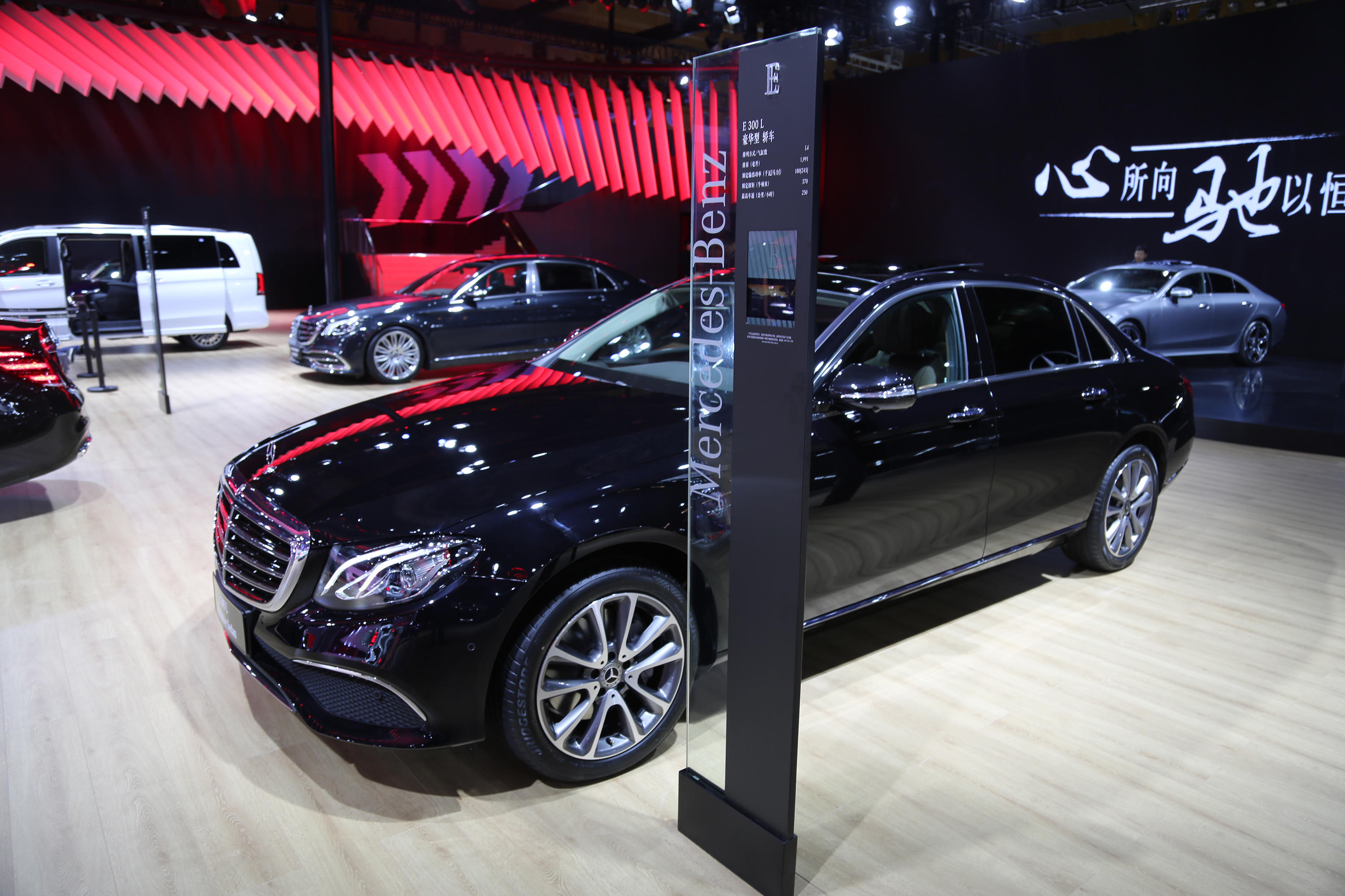 迈凯伦720S、奥迪S7轿车、奔驰E300 L ，你选谁？__凤凰网