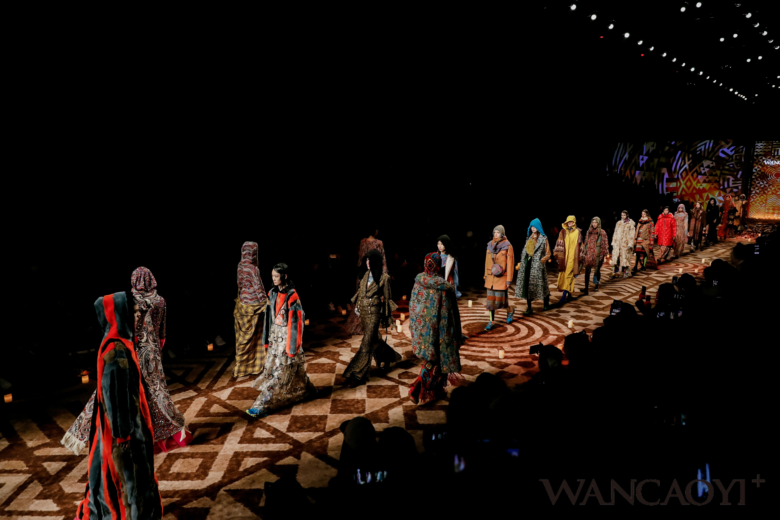 THE MAZE•迷宫WANCAOYI菀草壹上海时装周AW19系列发布会__凤凰网