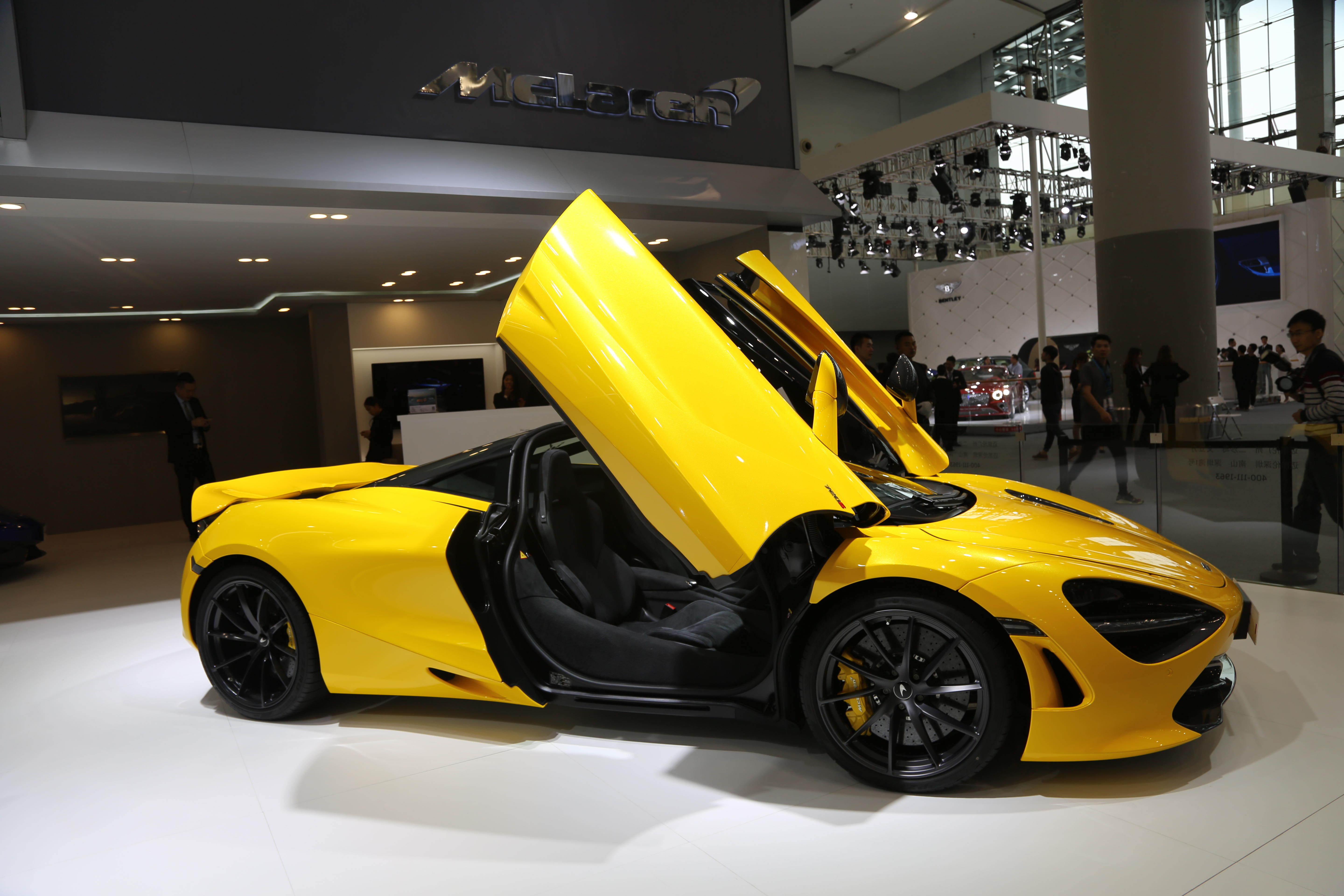 迈凯伦720S、奥迪S7轿车、奔驰E300 L ，你选谁？__凤凰网