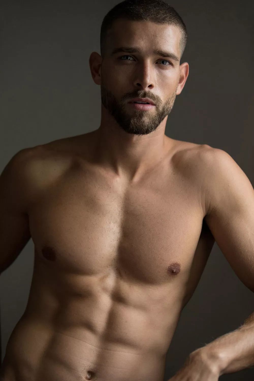 寸头男孩Rafael Gubert，我可以我愿意我需要我想要我爱！_凤凰网