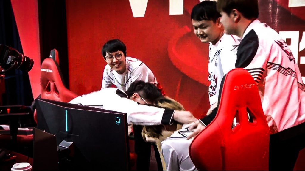 外媒：JDG若夺冠就是终极灰姑娘童话__凤凰网