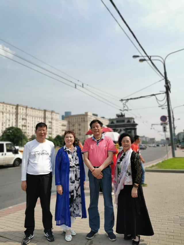 俄罗斯纪念“诗歌的太阳”并颁发“普希金诗歌艺术奖章”凤凰网eos 8921