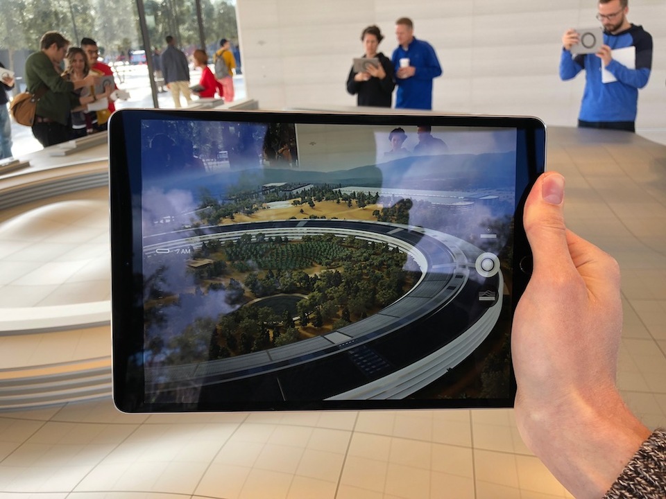 ARKit推出这么久 苹果自家商店用上AR了吗?__凤凰网