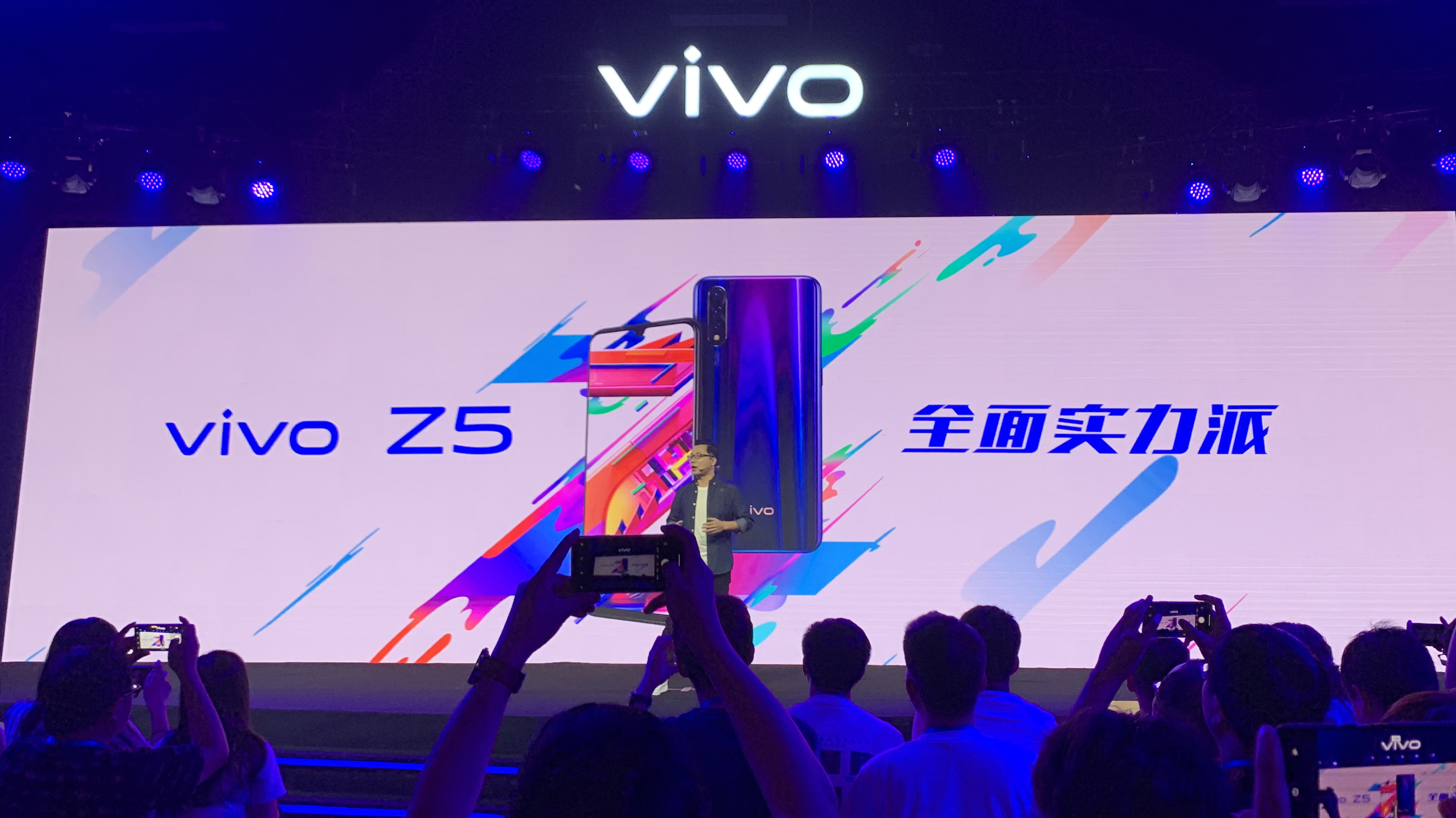 vivo Z5 发布：有大电池和 4800 万像素，一款集结了主流元素的中端木桶机__凤凰网