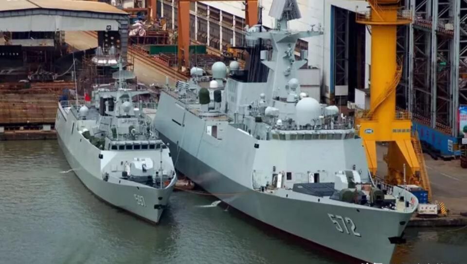 056护卫舰有多大？同054A和辽宁舰比一比便知_凤凰网