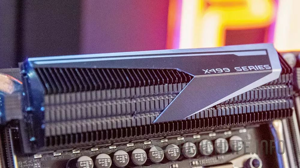 GIGABYTE展出X299G Aorus Master、Xtreme WaterForce与Designare-10G主机板__凤凰网