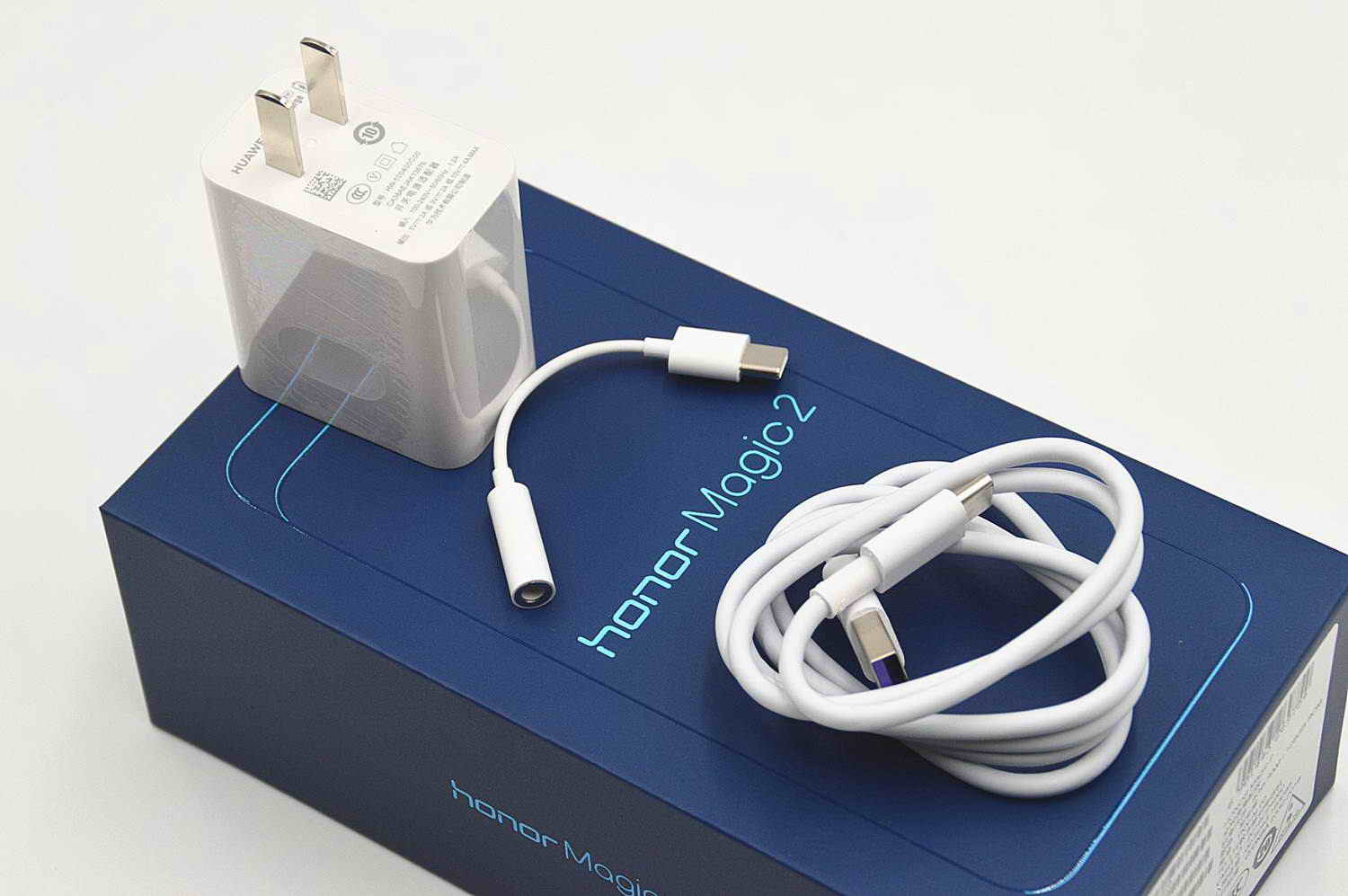 荣耀Magic2体检报告颜王驾到 众臣退下-荣耀Magic2外观评测__凤凰网