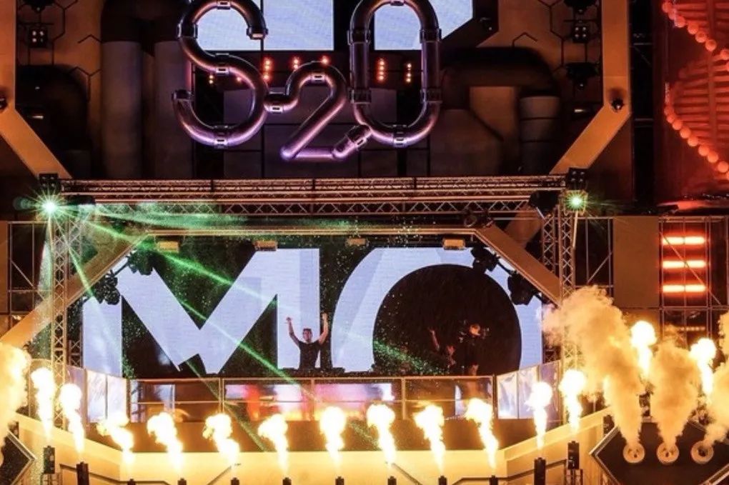 S2O泼水电音节：嗨不翻，算我的！ | 有轻轨免费开放！__凤凰网