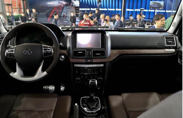 BJ80升级为“7脚怪兽”售35万，6乘6驱动配2.3T动力，越野爽歪歪_凤凰网汽车_凤凰网