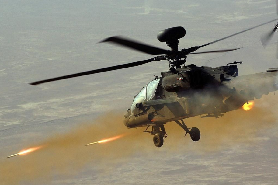 伊朗盟友主动出手，3架“阿帕奇”被摧毁在地面，爱国者颜面扫地__凤凰网