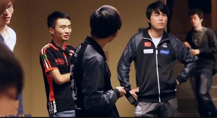 DOTA2：YYF沉迷OMG，全靠弹幕大神抬一手，老流氓面子就是大__凤凰网