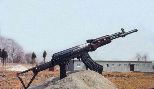 为什么81式步枪叫做81杠__凤凰网