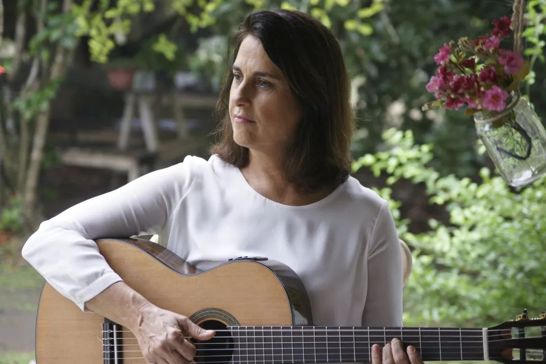 梅赛德斯-奔驰爵士大师堂 | Ana Caram演绎地道巴萨诺瓦，展现巴西魅力！__凤凰网