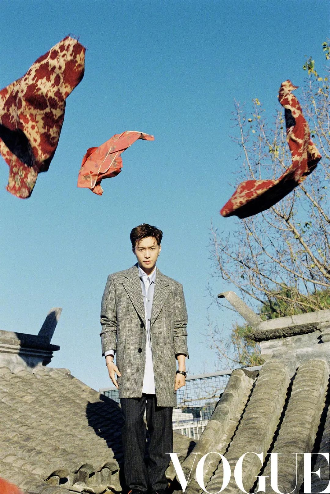 张艺兴携手美国新人模特Tatum Marchetti登上Vogue新年特刊封面_凤凰网