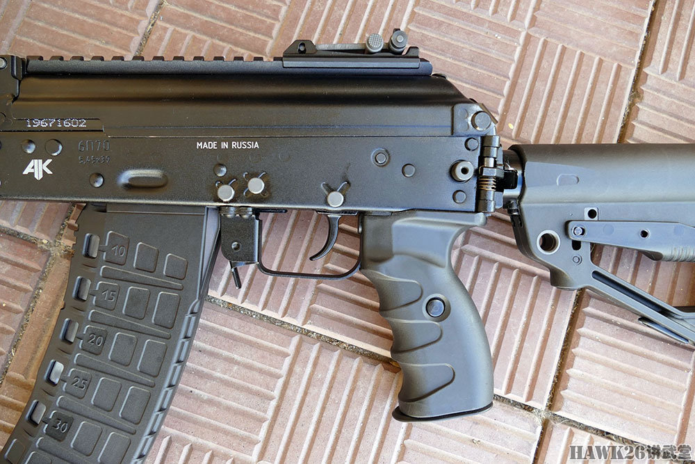 AK-12表演“金鸡独立”俄罗斯军队新一代步枪平衡性令人称赞__凤凰网