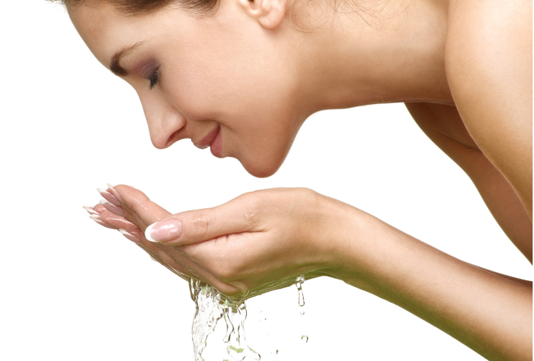 护肤品的使用顺序，如何脸部护肤？_凤凰网时尚_凤凰网