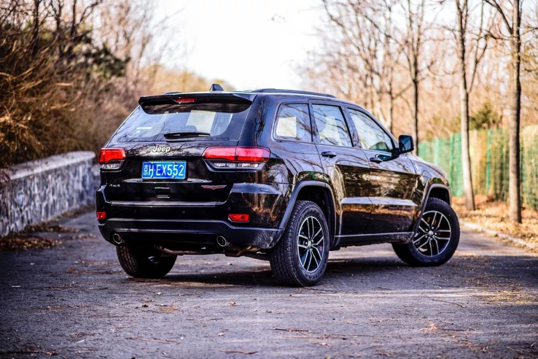 豪华之外的野性 Jeep大切诺基高性能版的与众不同__凤凰网