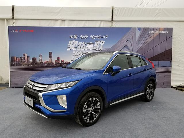 搭双喷射发动机，配S-AWC四驱，三菱首款轿跑SUV下赛道表现如何？__凤凰网
