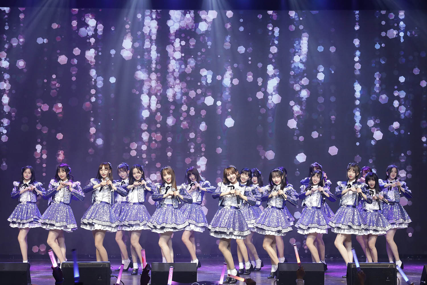 AKB48 Team SH 见面会新歌首唱 独特曲风女团新定义_凤凰网