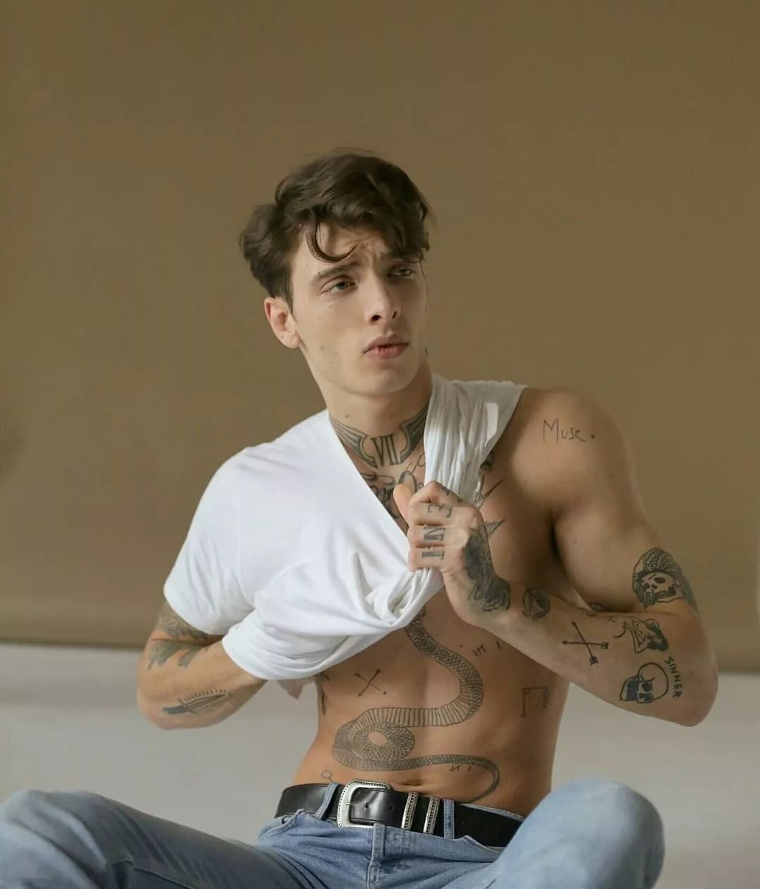 英国超多纹身模特Loic Williams，挺特别的！_凤凰网