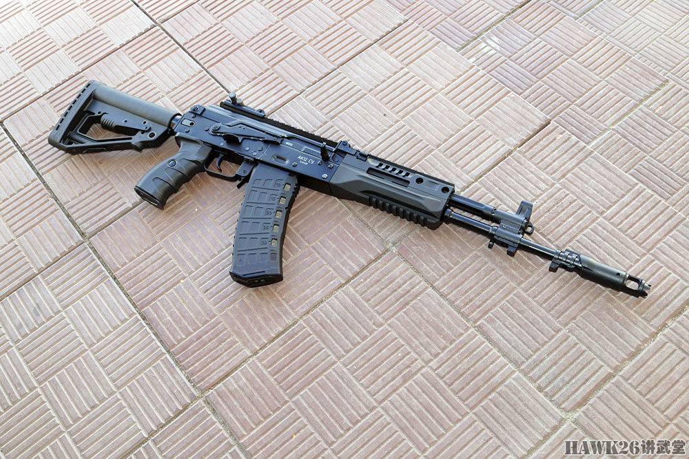 AK-12表演“金鸡独立”俄罗斯军队新一代步枪平衡性令人称赞__凤凰网