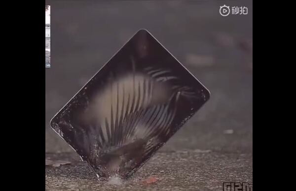 新iPad Pro跌落测试 一不小心就能碎成渣_凤凰网