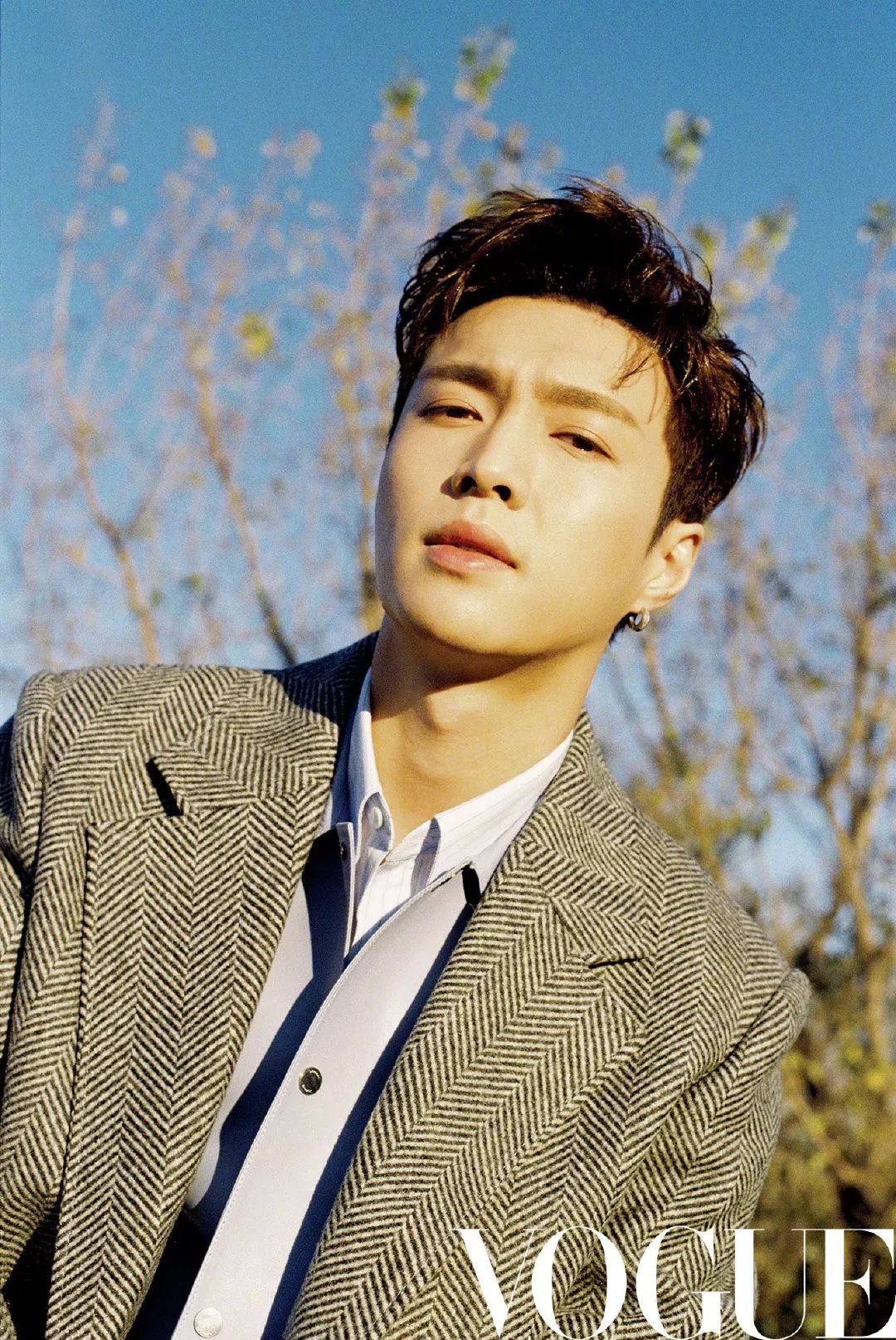 张艺兴携手美国新人模特Tatum Marchetti登上Vogue新年特刊封面_凤凰网