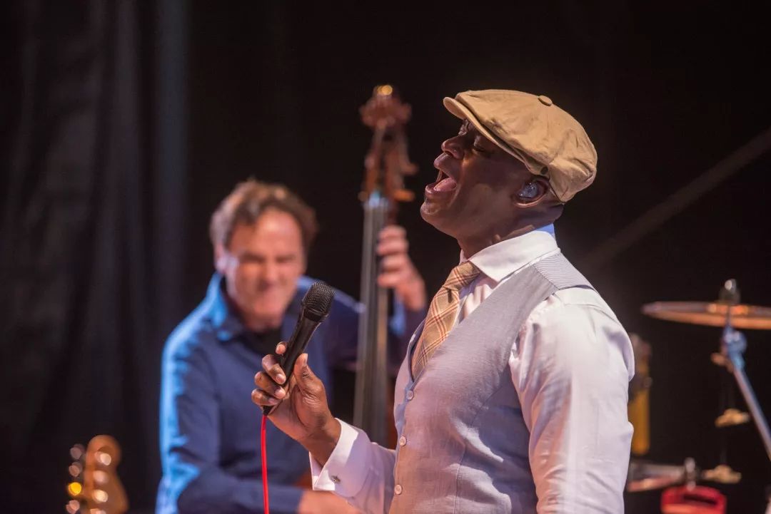 拥有匠人般精湛演唱技巧的伟大表演者——OLA ONABULÉ__凤凰网