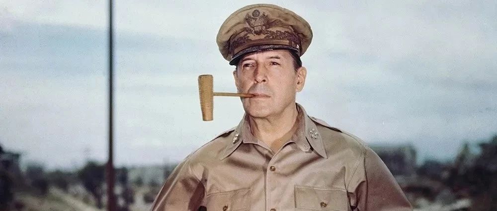 为什么在很多军事书中，对麦克阿瑟的评价都不高？_凤凰网