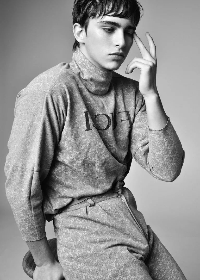 仙气男孩Ron Levi终于登封面了，太好看了吧！_凤凰网