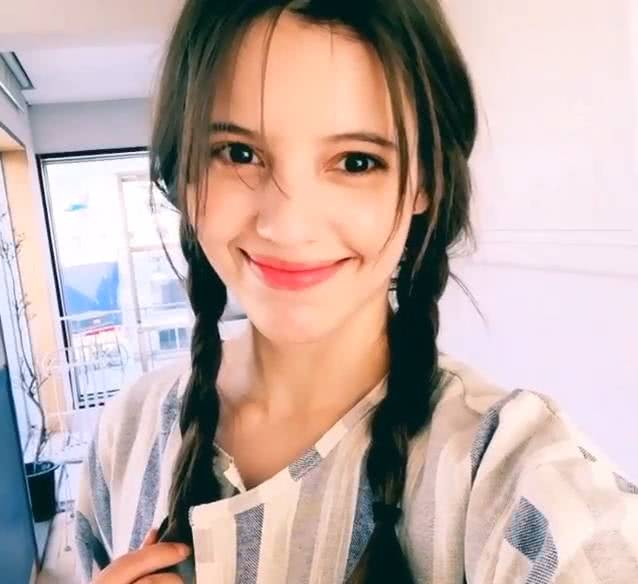 梳麻花辫的最高境界在这里！扎麻花辫最好看的居然是个外国人！_凤凰网