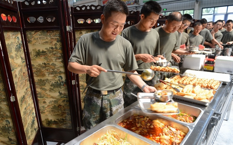 哪个国家军队的伙食最好？美国伙食最奢侈，但中国伙食最均衡_凤凰网