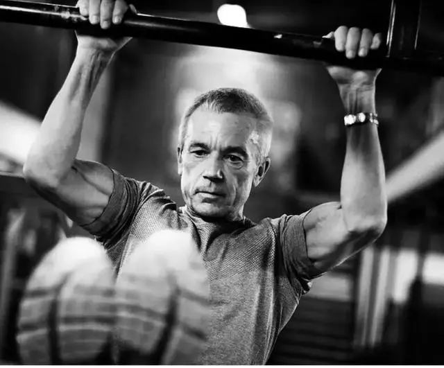 越老越受欢迎？这群优雅酷炫的老头，是英国最火的男模天团！_凤凰网