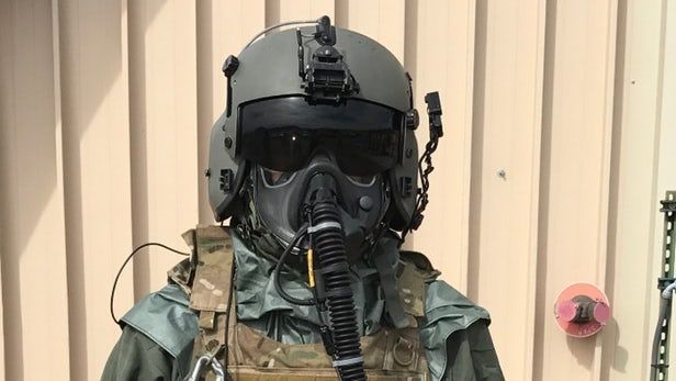 美空军的新型飞行机组面罩可抵御核武与生化威胁_凤凰网