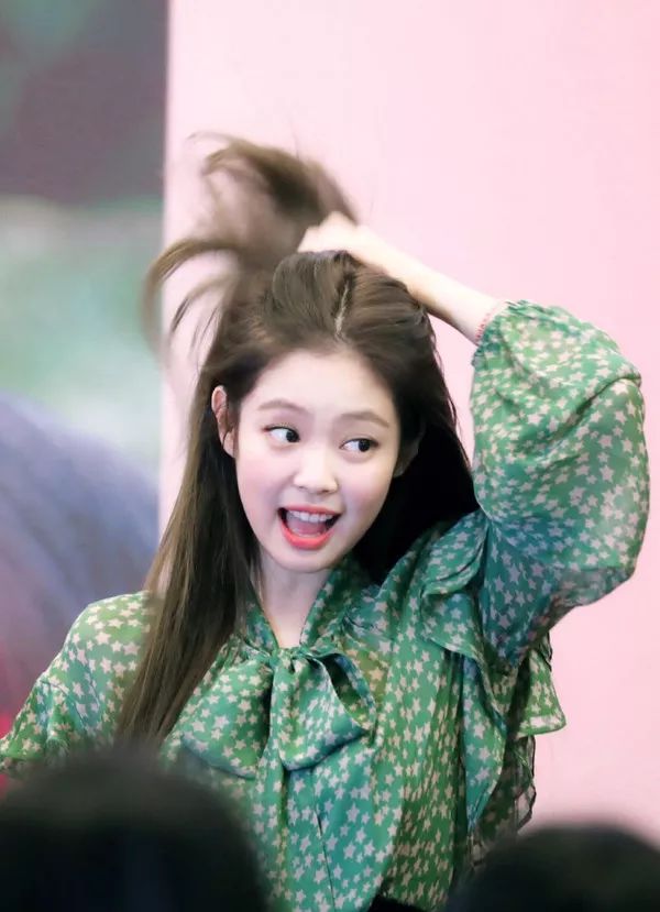 围观| 明星也躲不过秀恩爱死得快？Jennie曝光恋情25天便分手_凤凰网