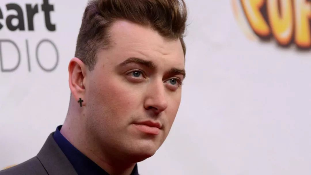 与小男友分手后，Sam Smith身材反弹复胖至两百斤，再度经历人生低谷！_凤凰网