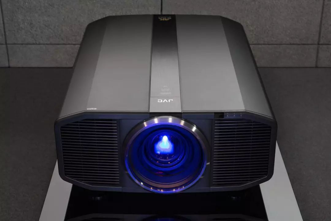 观点 | 2019年的高端投影机市场争夺，依然还是Sony和JVC的战场！__凤凰网