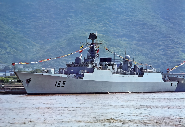 舰闻杂谈：首次拥有远程打击和区域防空能力的052B型_凤凰网