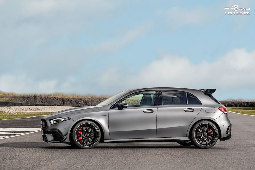 3.9秒破百 全新AMG A45 S发布__凤凰网