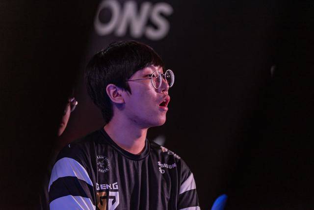 Ruler：Deft是最好的AD玩家之一，只是细节还差了点__凤凰网